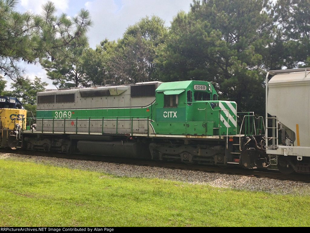 CITX SD40-2 3069 runs third behind CSX SD40-2s 8076 and 8157